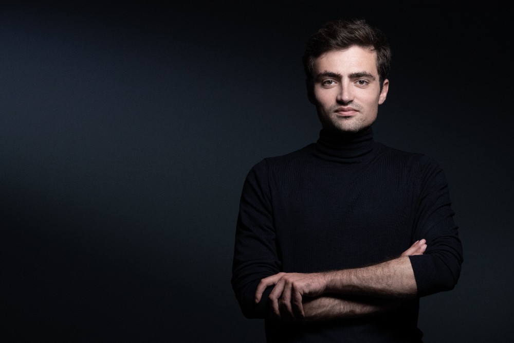 Nathan Devers à l'animation de « Sans préjuger », nouvelle émission de débats sur France Culture ...